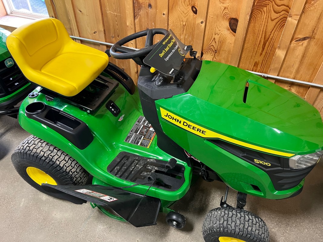 2024 John Deere S100 - 42" Riding Mower For Sale in Elyria Ohio