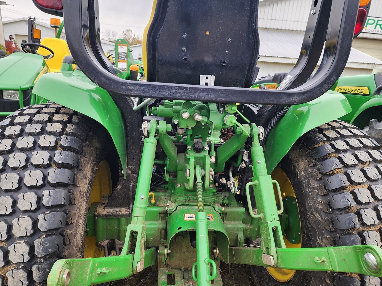 2021 John Deere 3033R Compact Utility Tractor A La VentaFalconer New York