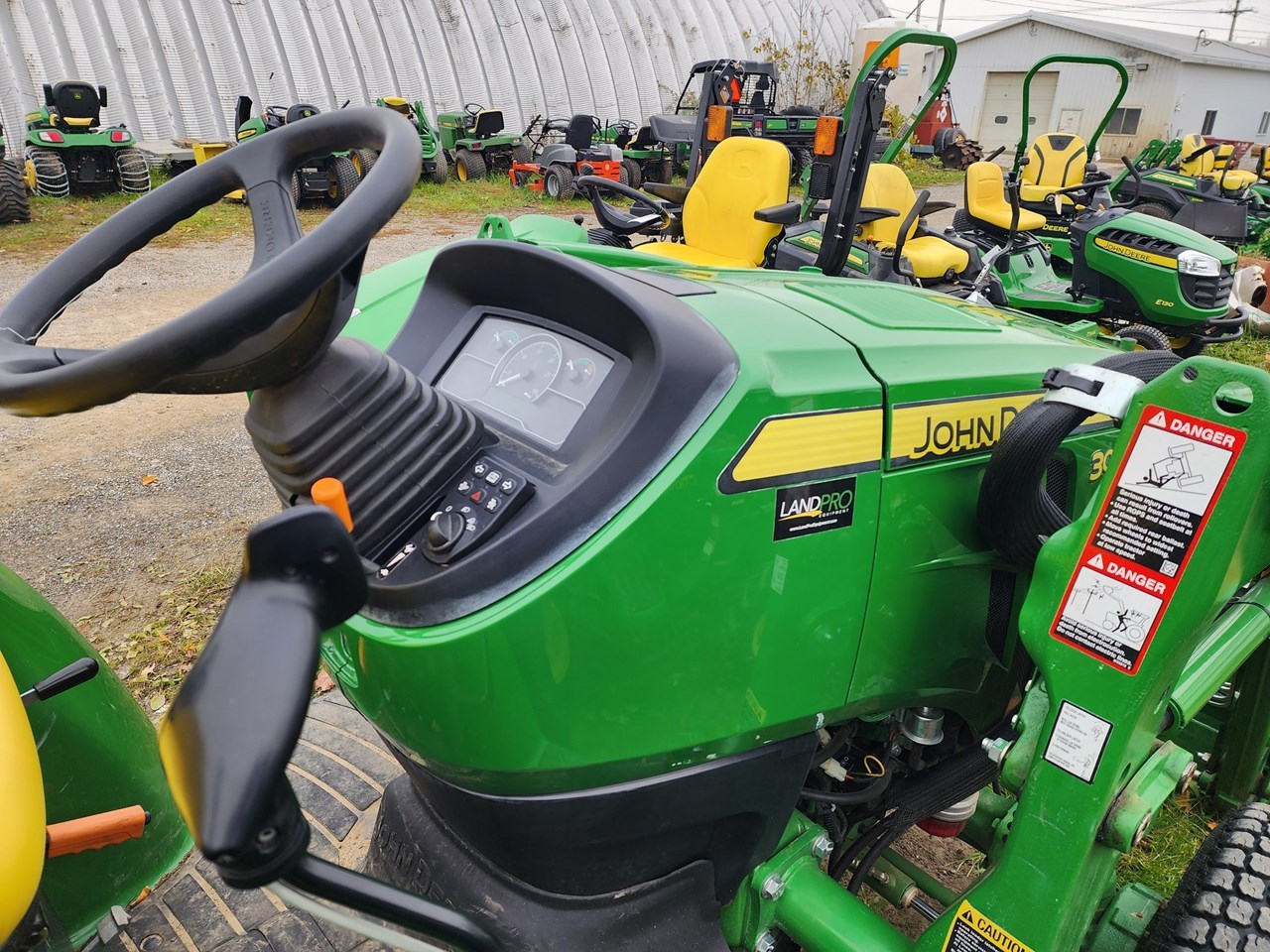 2021 John Deere 3033R Compact Utility Tractor A La VentaFalconer New York