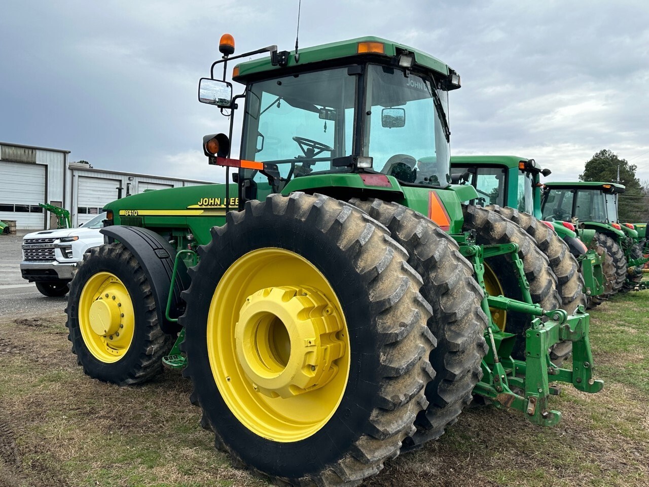 2000 John Deere 8410 Tractor - Row Crop For Sale in Fayetteville Tennessee