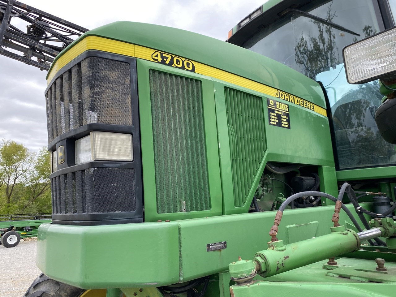 1998 John Deere 4700 Sprayer-Self Propelled For Sale in Effingham Illinois