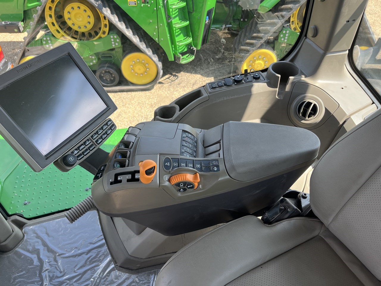 2022 John Deere 9R 590 Tractor - Scraper For Sale in Assumption Illinois