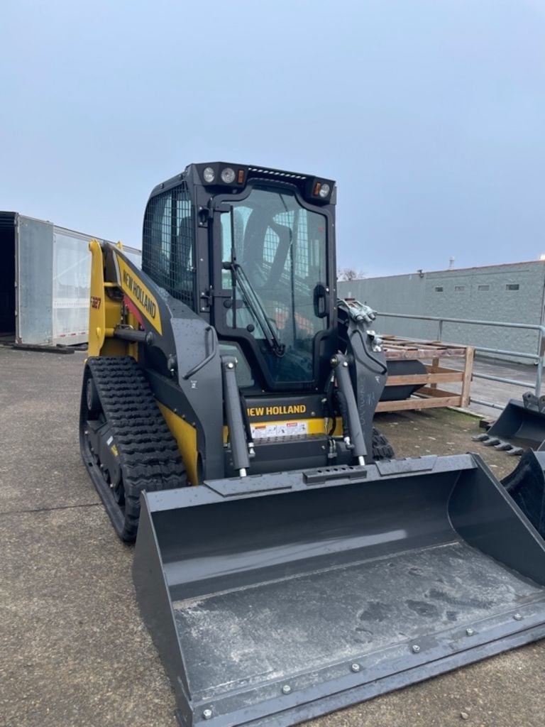2023 New Holland C327 CAB EH QC Skid Steer-Track برسم البيعSalem Oregon