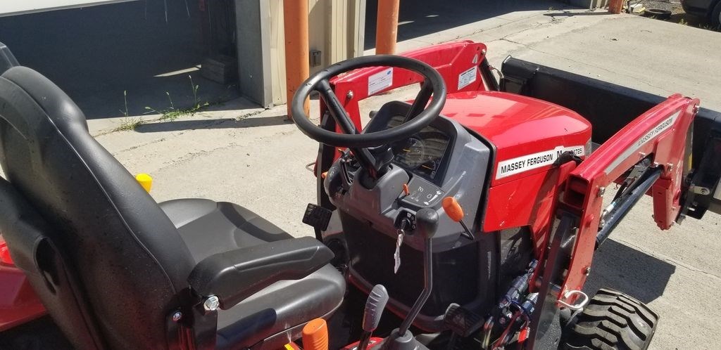 2023 Massey Ferguson GC1700 Series MF GC1725M Compact Utility Tractor ...