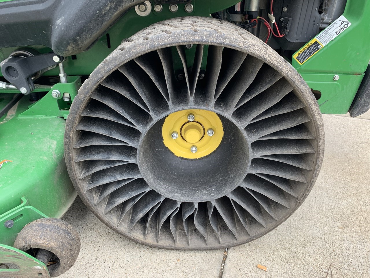 2021 John Deere Z970R Zero Turn Mower For Sale in Assumption Illinois