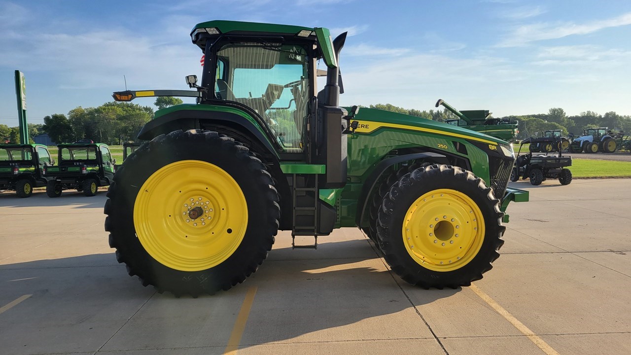 2022 John Deere 8R 250 Tractor - Row Crop For Sale in Glencoe Minnesota