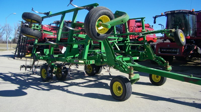 2009 John Deere 2210 Field Cultivator For Sale » Roeder Implement Inc ...