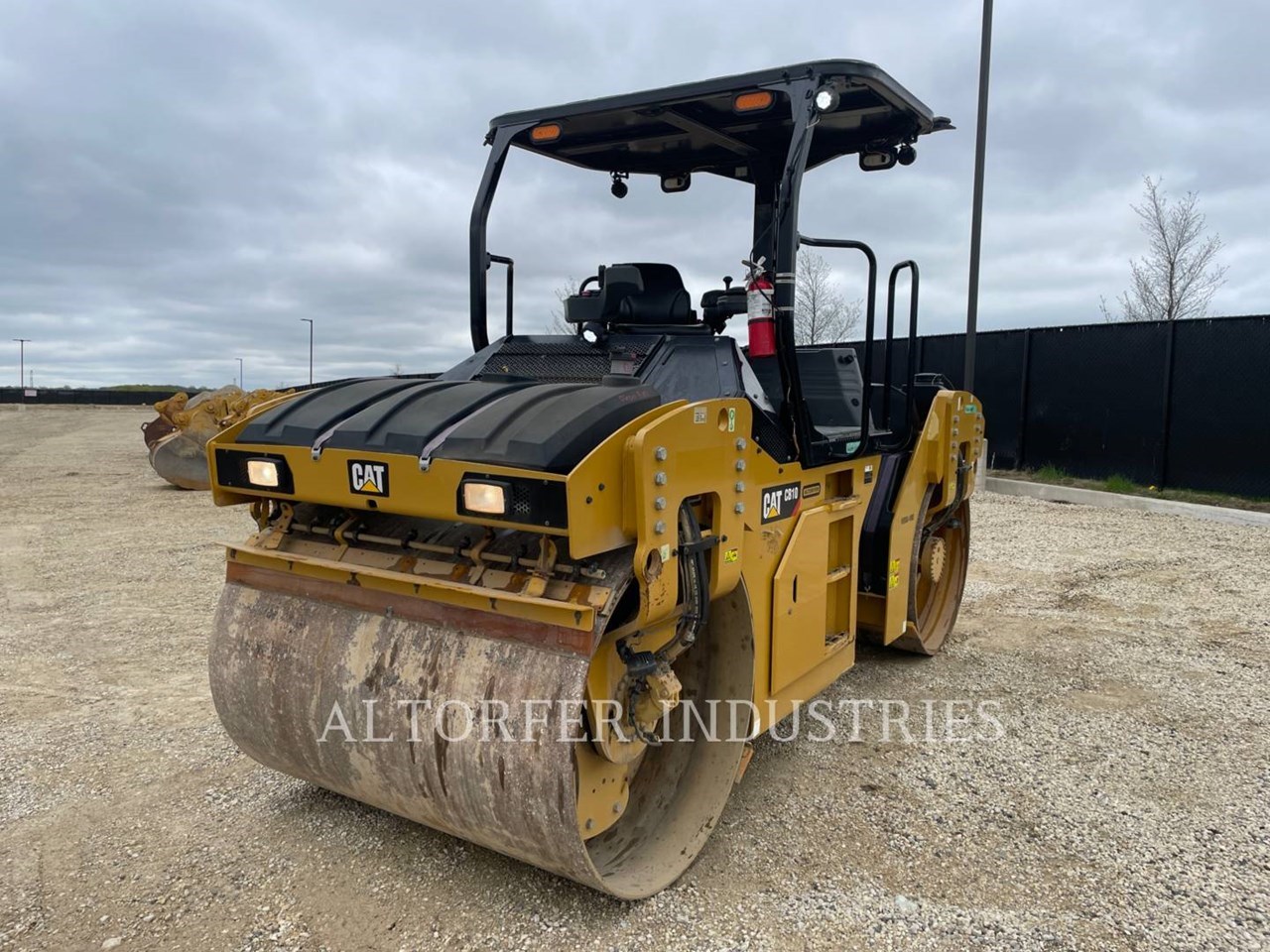 2017 Caterpillar CB10 Compactor-Asphalt For Sale in Elmhurst Illinois