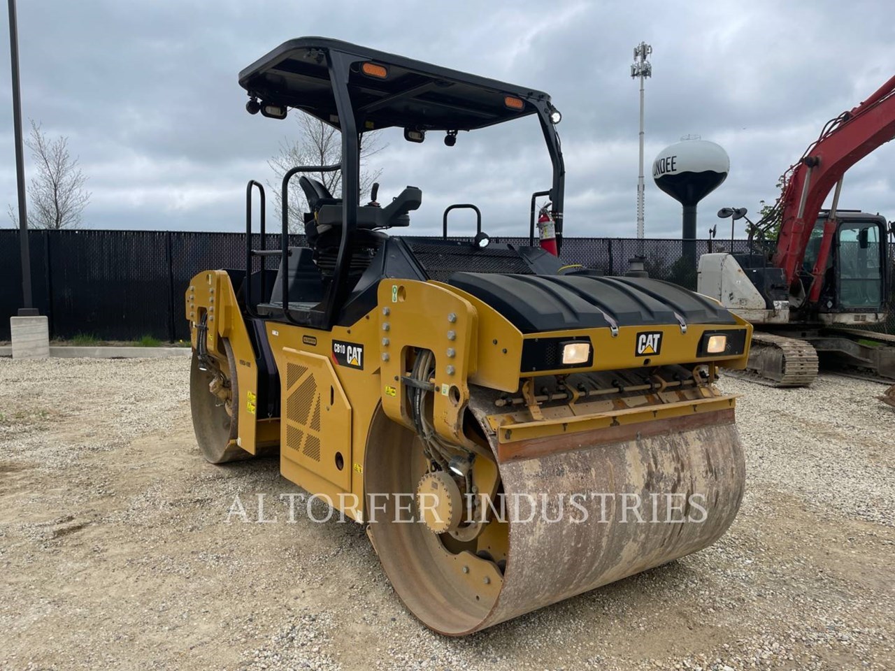 2017 Caterpillar CB10 Compactor-Asphalt For Sale in Elmhurst Illinois
