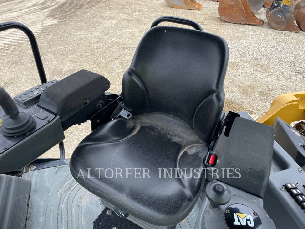 2017 Caterpillar CB10 Compactor-Asphalt For Sale in Elmhurst Illinois