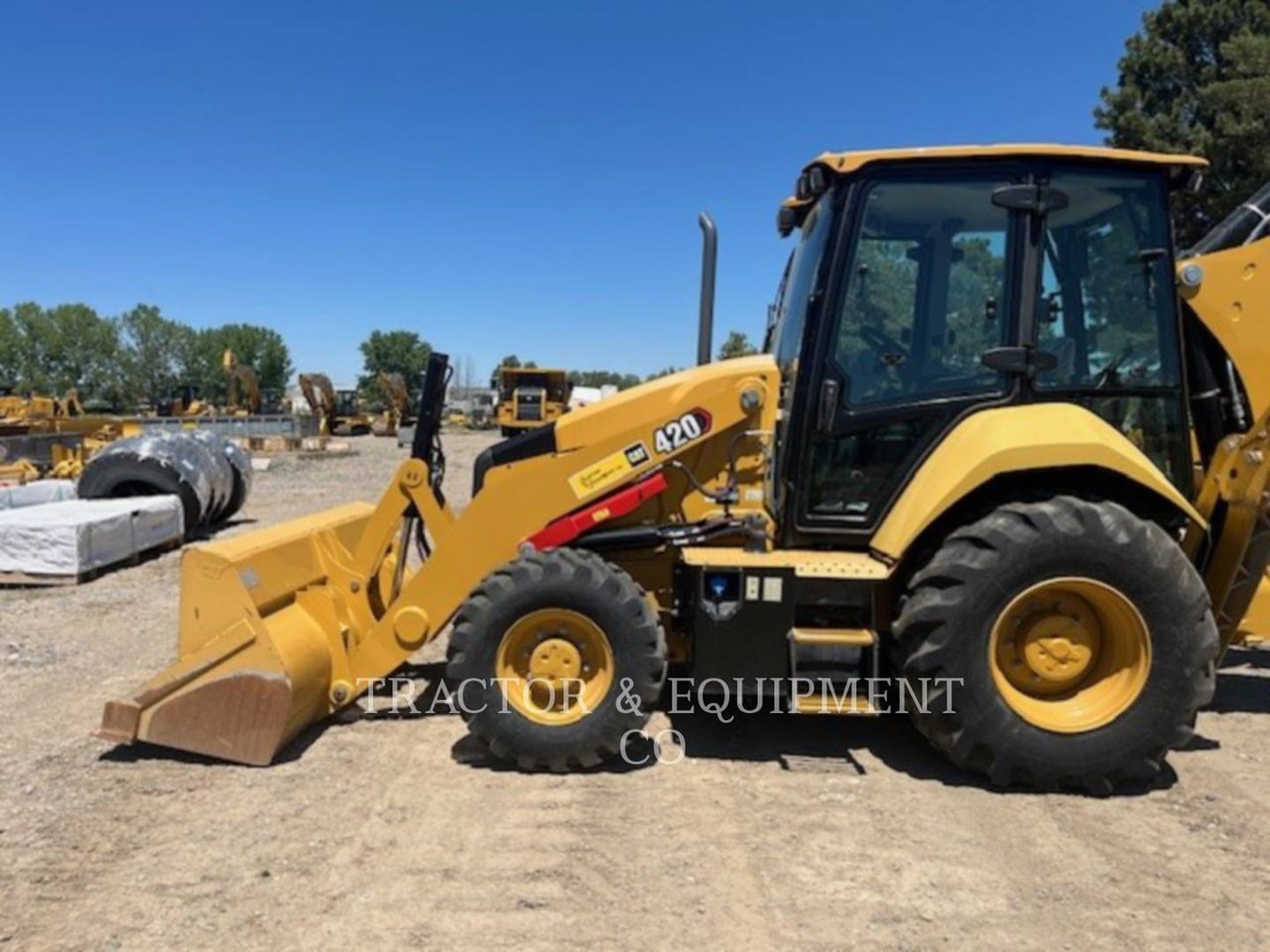 2021 Caterpillar 420-07 مجرفة تحميل خلفية برسم البيعBillings Montana