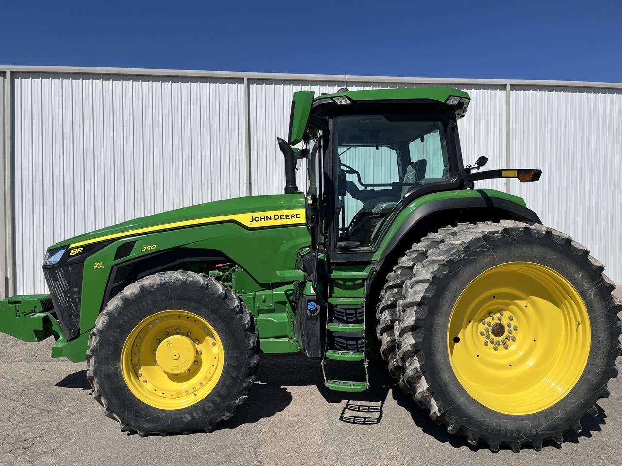 2022 John Deere 8R 250 Tractor - Row Crop For Sale in Dumas Texas