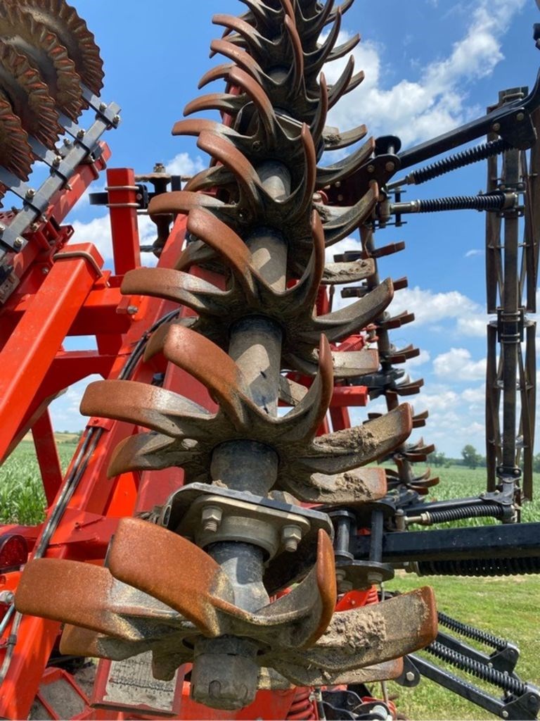 2019 Kuhn Excelerator® 8005 25 Field Cultivator For Sale in Wataga Illinois