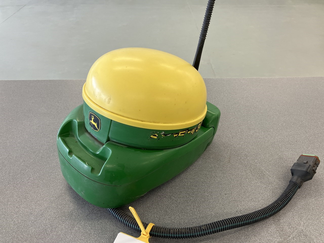 John Deere STARFIRE 3000 RECEIVER W/ SF2 RTK 450 RADIO Precision ...