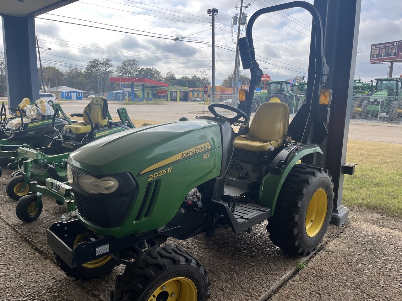2015 John Deere 2025R Compact Utility Tractor برسم البيعIndianola ...
